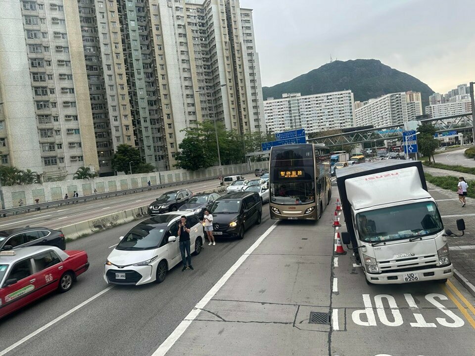 Toplu taşıma durağı Rhythm Garden, Kowloon, foto
