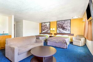 Super 8 by Wyndham Mesa Gilbert (Arizona, Maricopa County, City of Mesa, South Gilbert road, 1550), otel  Mesa'dan