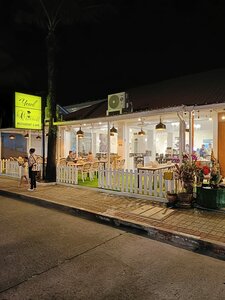 Chekhoff Village (Mueang Phuket, Karon, Vitat Road), restoran