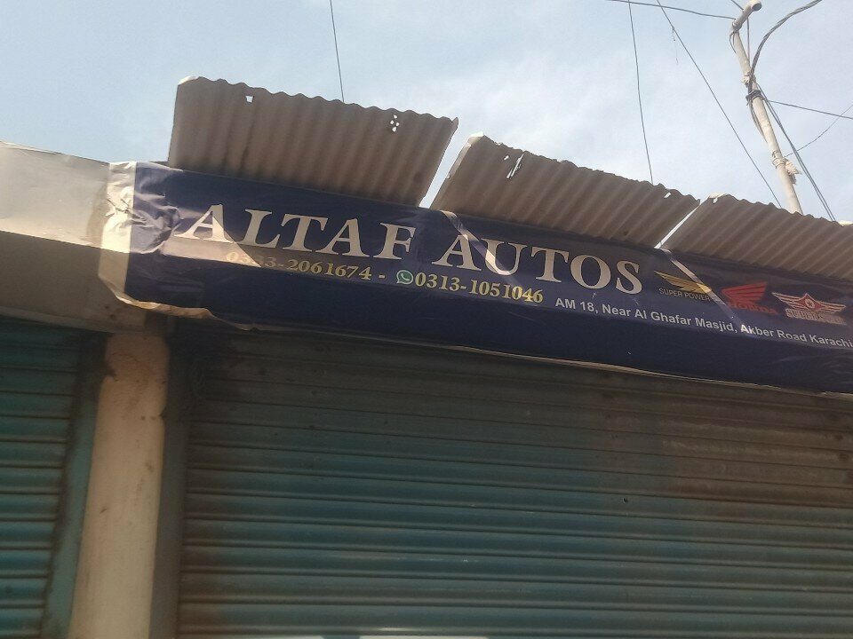 Jant ve lastikçiler Alfah autos, Karaçi, foto