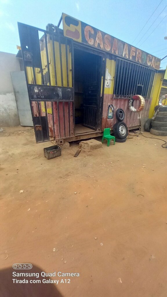 Oto lastik tamiri Casa Africa, Loanda, foto