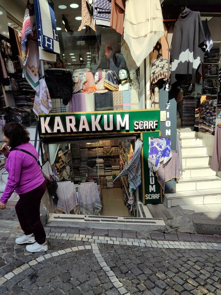 Tuhafiyeler Karakum Scarf, İstanbul, foto