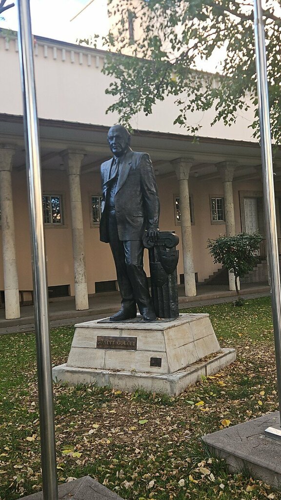 Anıt, heykel Cüneyt Gökçer Heykeli, Ankara, foto