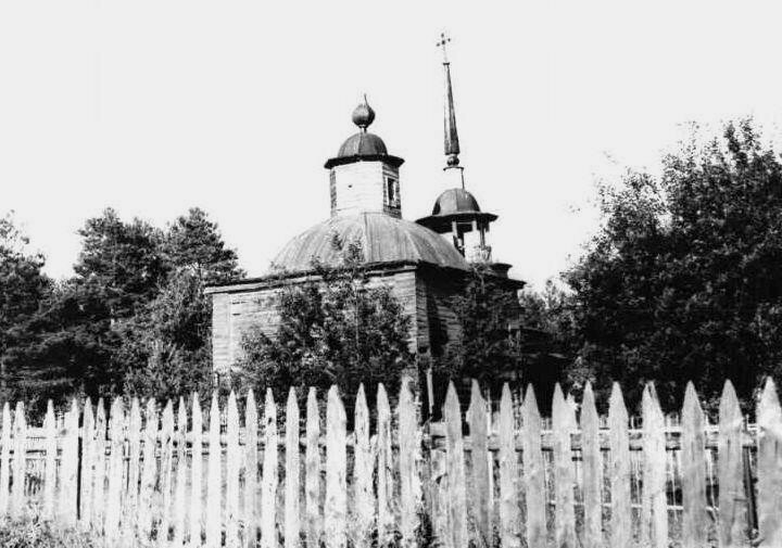 Şapel, haç anıtı Часовня Николая Чудотворца, Komi, foto