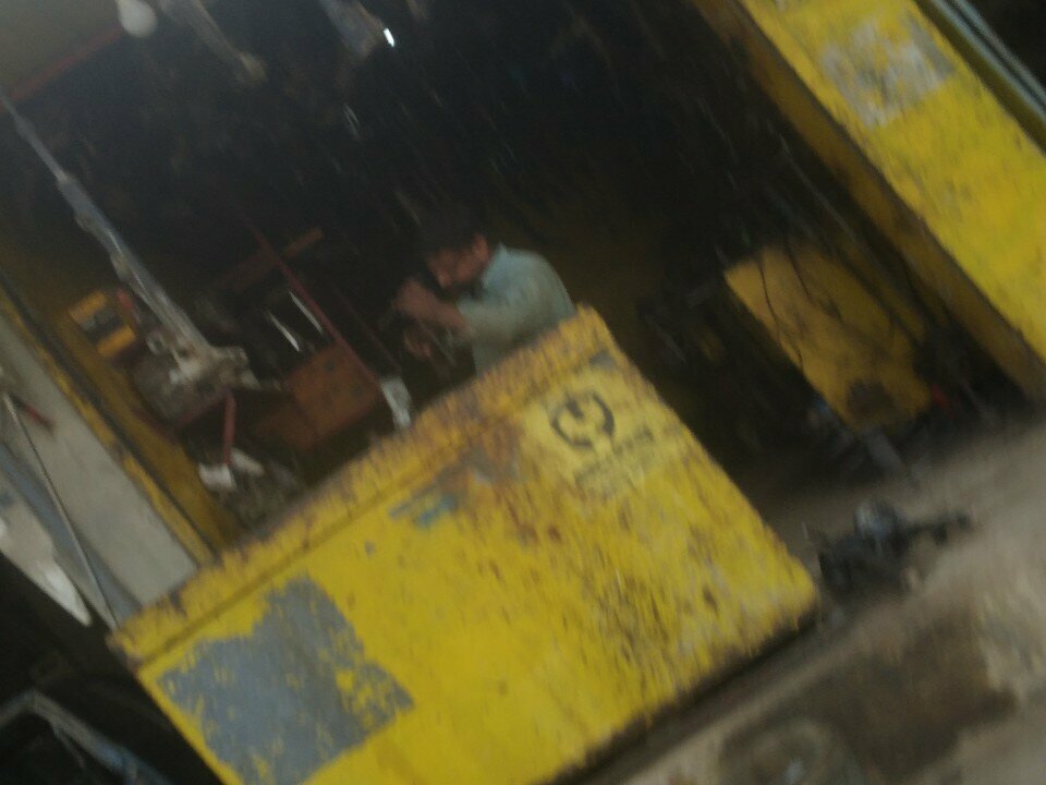 Otomobil servisi Ahmad Autos, Karaçi, foto