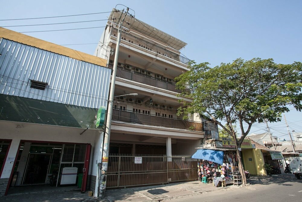 Otel RedDoorz near Taman Flora, Surabaya, foto