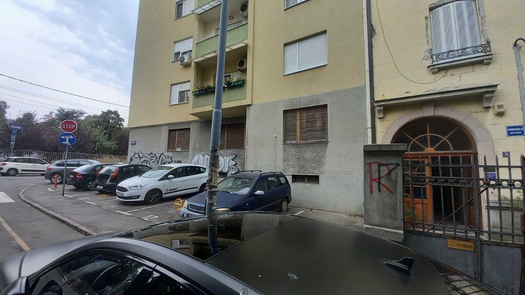 Girişimciler için ticari hizmetler Cherry on Top tattoo shop, Belgrad, foto