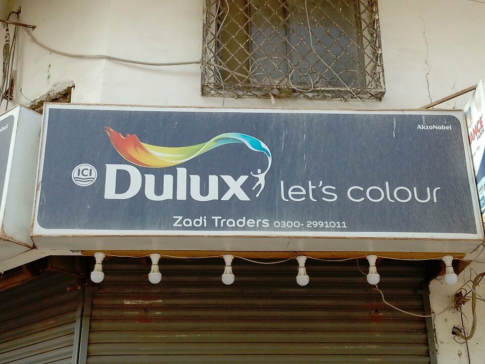 Boya ve cila malzemeleri üretim ve satış yerleri Zadi traders, Karaçi, foto