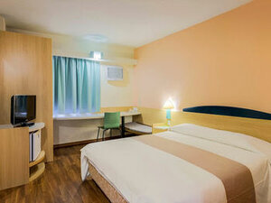 Ibis Styles Curitiba Centro Cívico (Estado do Paraná, Curitiba, João Gbur), otel  Curitiba'dan