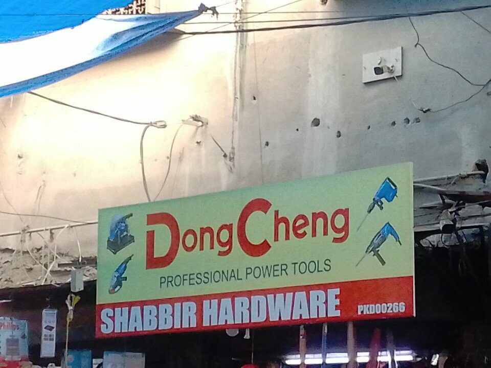 Elektrik ve benzinle çalışan aletler Shabir, Karaçi, foto