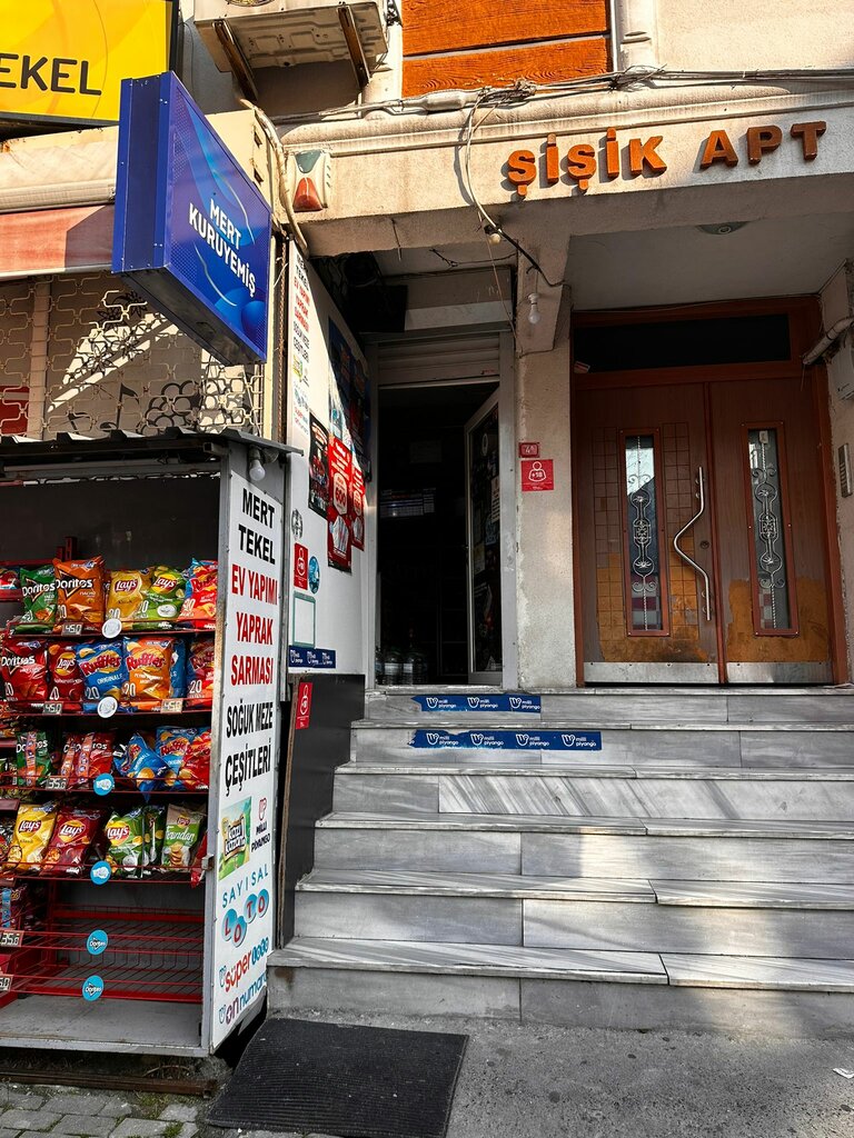 Alkollü içecekler Mert Kuruyemiş & Tekel, İstanbul, foto