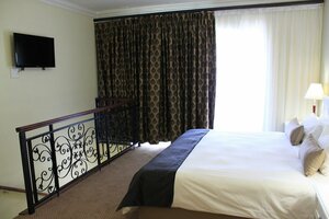 The New Tulbagh Hotel (Ryk Tulbagh Street No:5, Bellville), otel  Capetown'dan