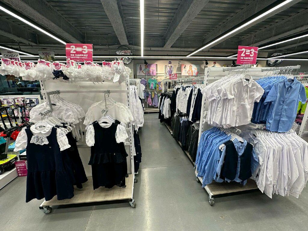 Ayakkabı mağazaları Kari, Jeleznogorsk, foto