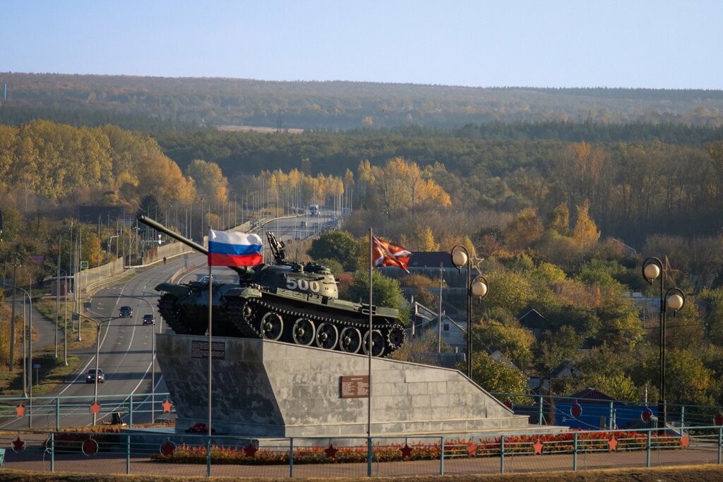 Teknoloji anıtı Мемориальная установка Танк Т-55, Stariy Oskol, foto