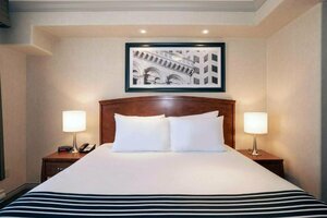 Sandman Hotel & Suites Winnipeg Airport (Sargent Avenue No:1750, Winnipeg), otel  Winnipeg'den