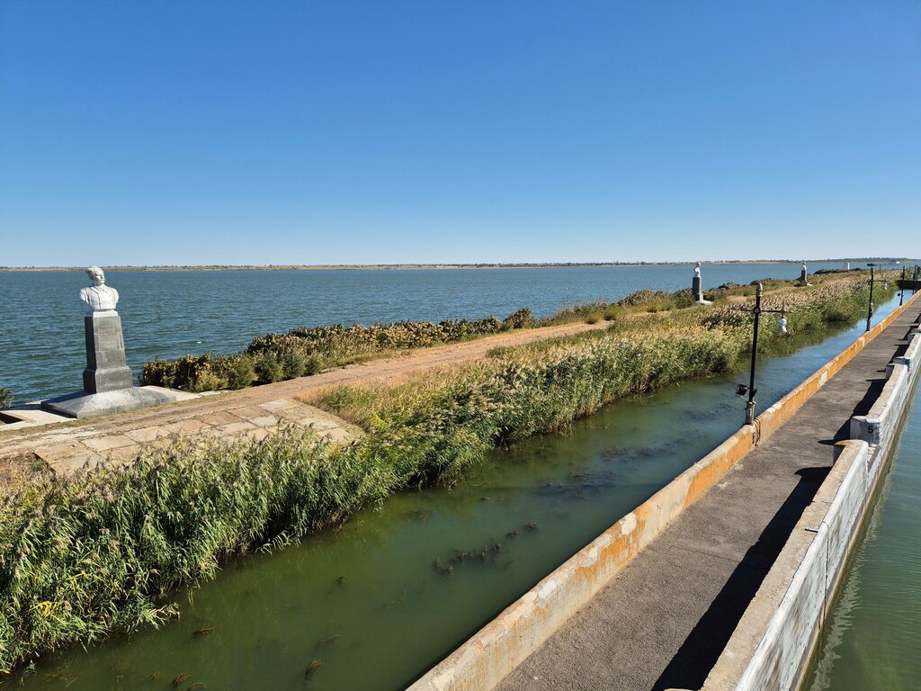 Anıt, heykel Фёдор Андреевич Сергеев - товарищ Артем, Volgogradskaya oblastı, foto