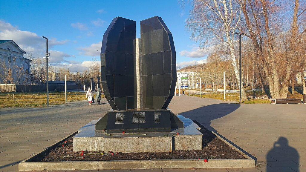 Anıt, heykel Воинам, павшим в локальных войнах, Jiguliovsk, foto
