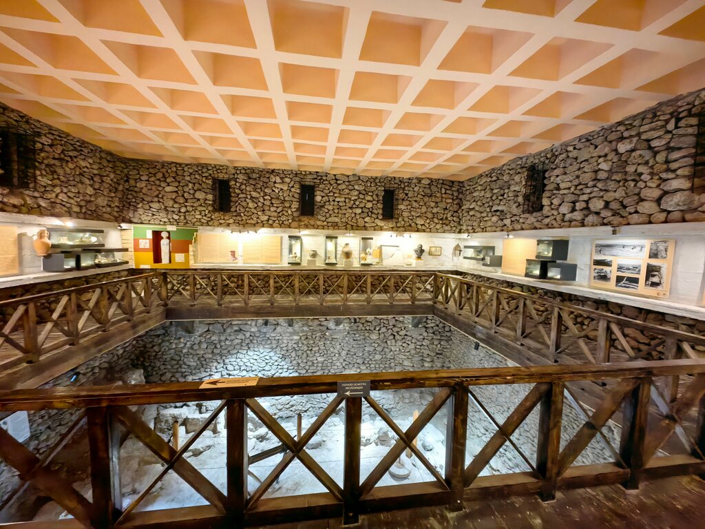 Turistik yerler Склепы Неаполя Скифского, Simferopol (Akmescit), foto