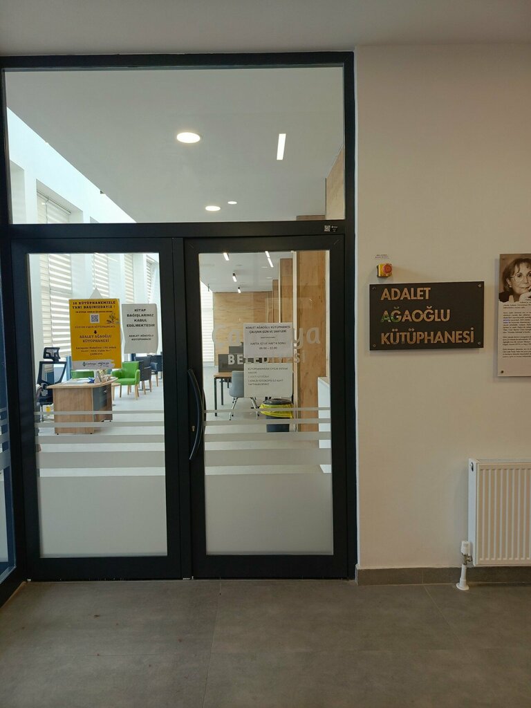 Kütüphaneler Adalet Ağaoğlu Kütüphanesi, Ankara, foto