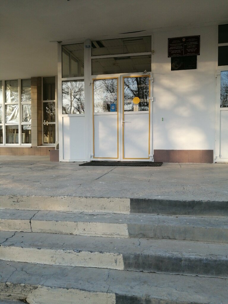 Yüksekokul Колледж искусств имени П.О. Чонкушова, Elista, foto
