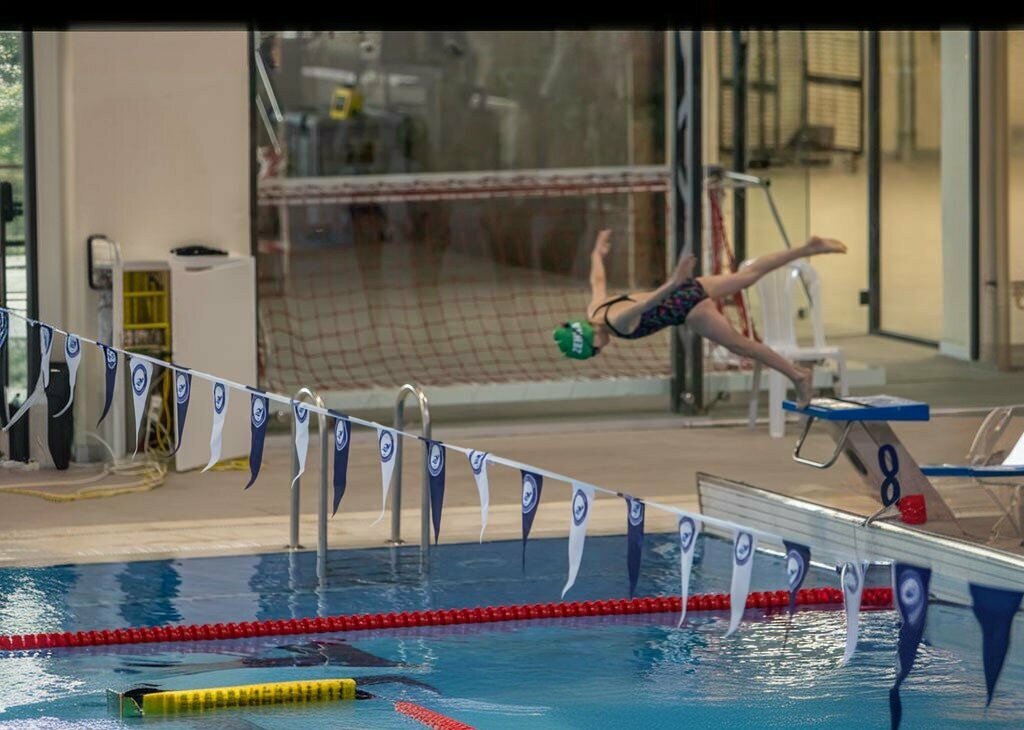 Yüzme havuzları Karaçayır Olimpik Yüzme Havuzu, Bolu, foto