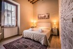 A Few Steps to The Duomo Enchanting 2bd Apt (Tuscany, Florence, Borgo San Lorenzo), otel  Floransa'dan