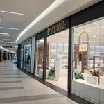 Fashion Paradise (Bulevar Umetnosti No:4), giyim mağazası  Belgrad'dan
