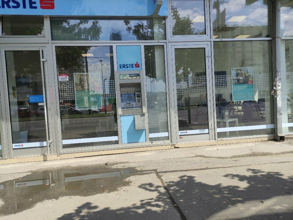 ATM'ler Erste bank, Belgrad, foto