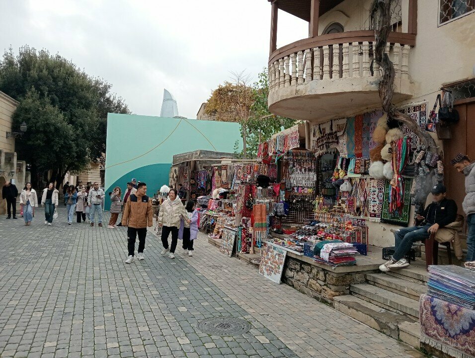 Hediyelik eşya mağazaları Магазин сувениров, Bakü, foto