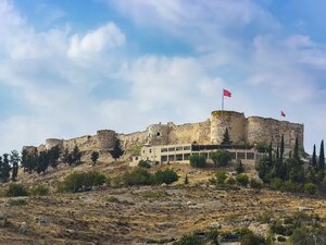 Karacoğlan Anıt Heykeli (Çağlayan Mah., Tarsus, Mersin), park, sokak heykeli  Tarsus'tan