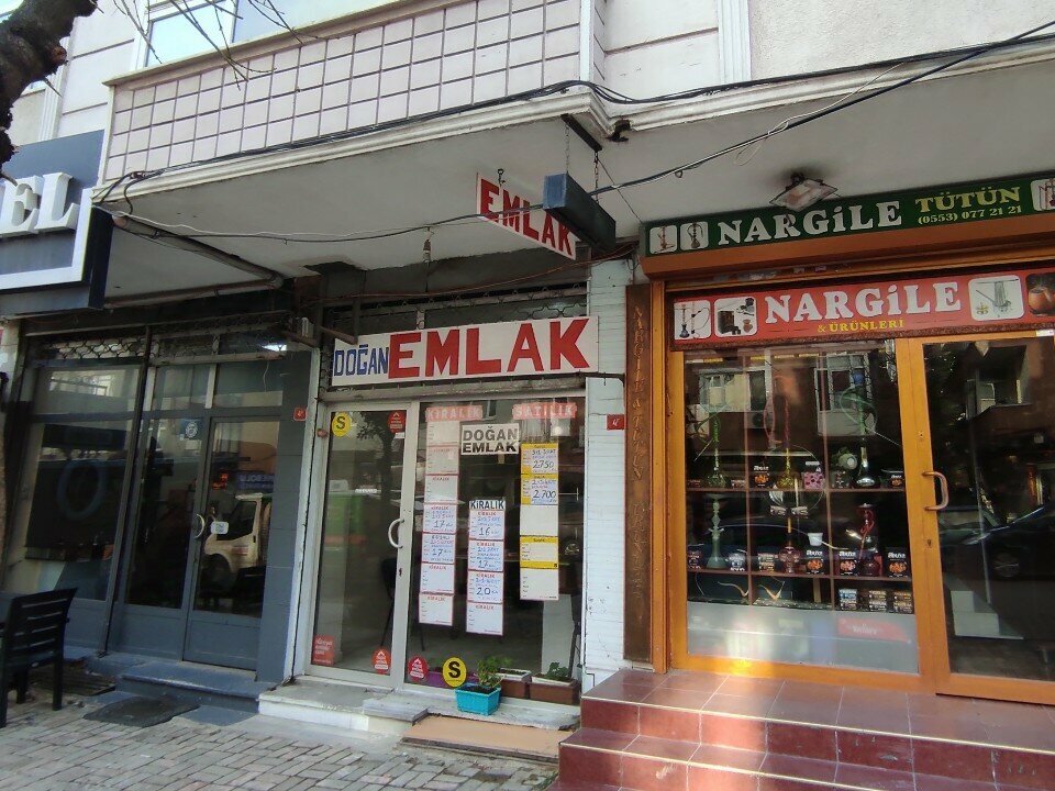 Emlak ofisi Doğan Emlak, İstanbul, foto