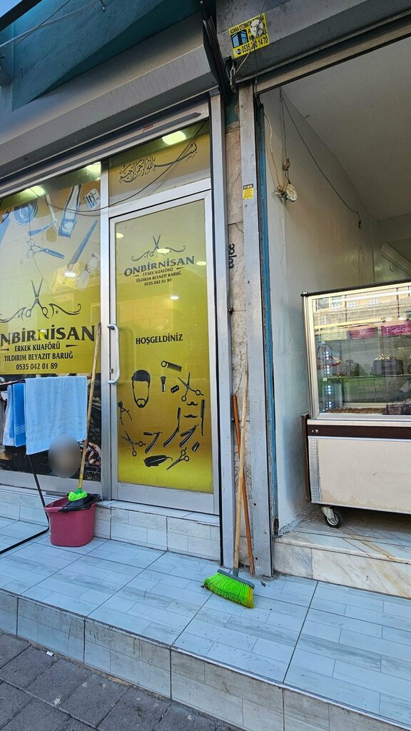 Berberler Onbir Nisan Erkek Kuaförü, Adana, foto