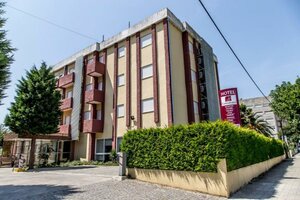 Hotel Columbano (Av. Sacadura Cabral), otel  Vila Real'dan