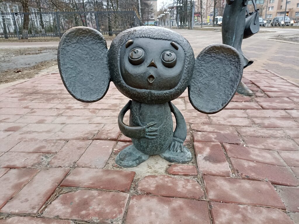 Park, sokak heykeli Крокодил Гена, Чебурашка, Шапокляк, Ramenskoye, foto