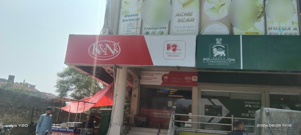 Kasap, şarküteri K&N's Safe & Healthy Chicken, Islamabad, foto