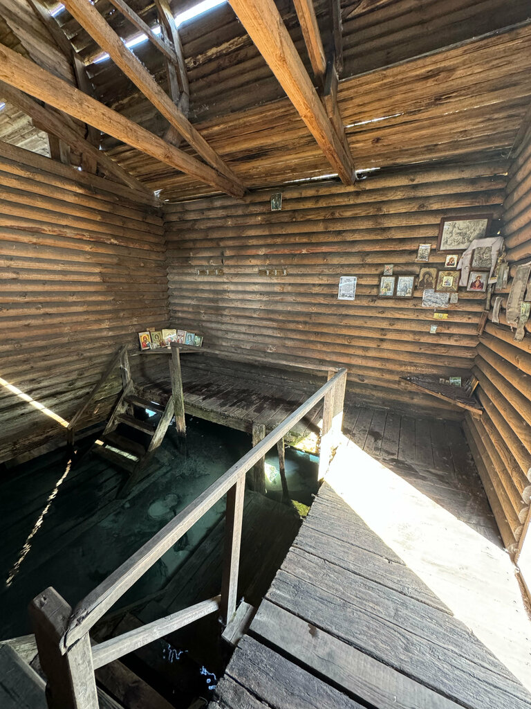 Şapel, haç anıtı Купальня, Brianskaya oblastı, foto