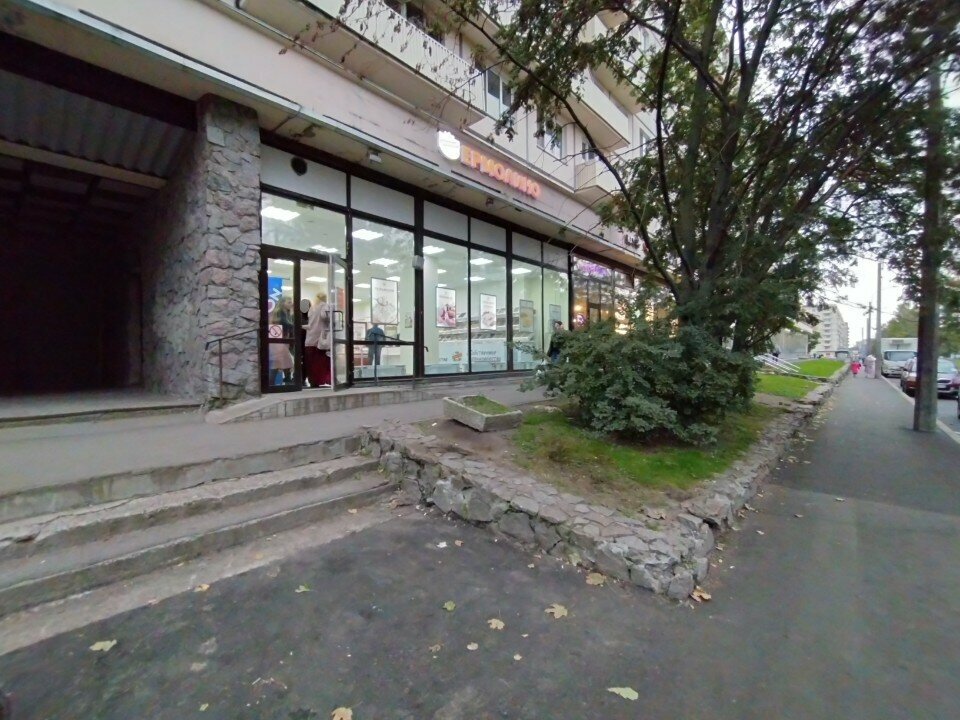 Parsel otomatı Ozon Box, Saint‑Petersburg, foto