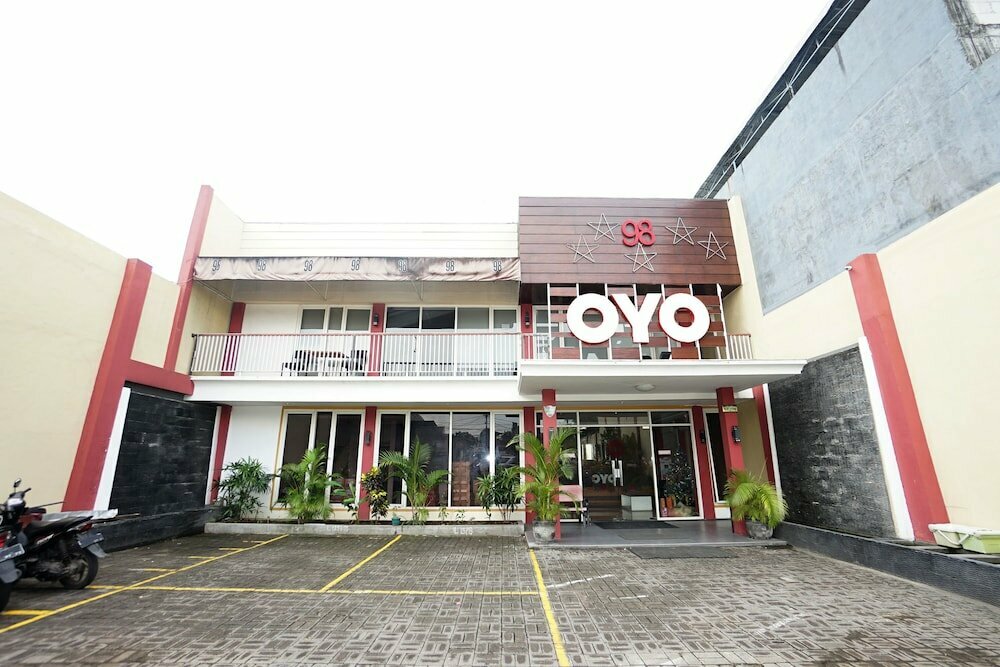 Otel Oyo 255 98 Residence, Surabaya, foto
