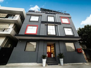 Oyo Townhouse 069 Civil Lines (State of Haryana, Gurugram District, City of Gurugram, sektor 11A), otel
