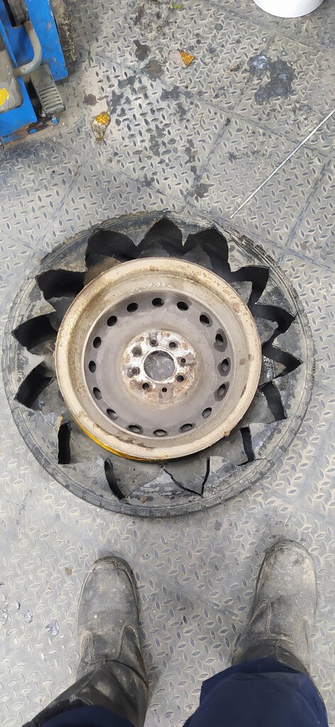 Oto lastik tamiri Tire Service, Brianskaya oblastı, foto