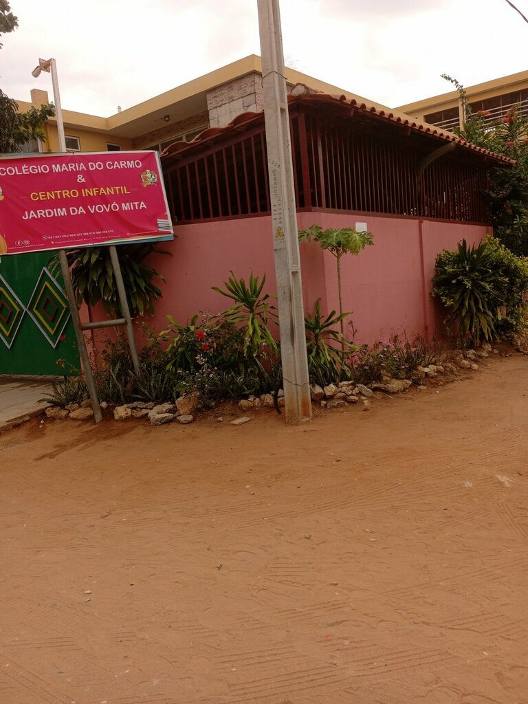 Yüksekokul Colégio Maria do Carmo e Centro Infantil Jardim Vovó Mita, Loanda, foto