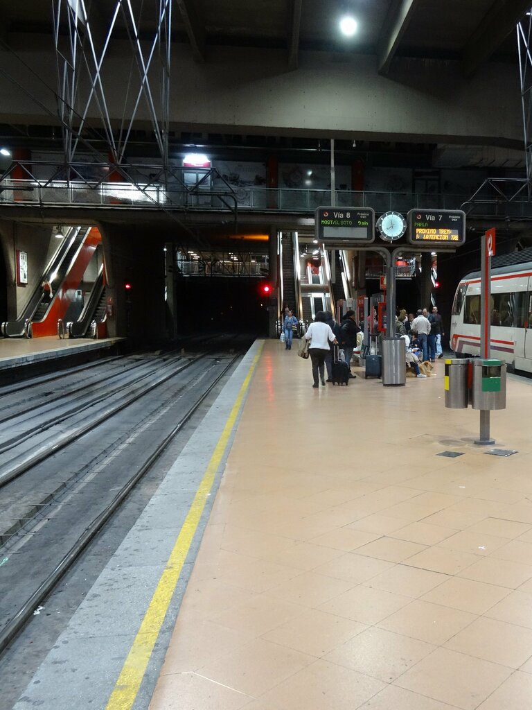 Tren garları Estación de Atocha, Madrid, foto