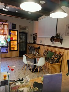 Kofeinya DemyaNovo (Sovetskaya ulitsa No:23Б, posyolok gorodskogo tipa Demyanovo), kahve dükkanları  Kirovskaya oblastından