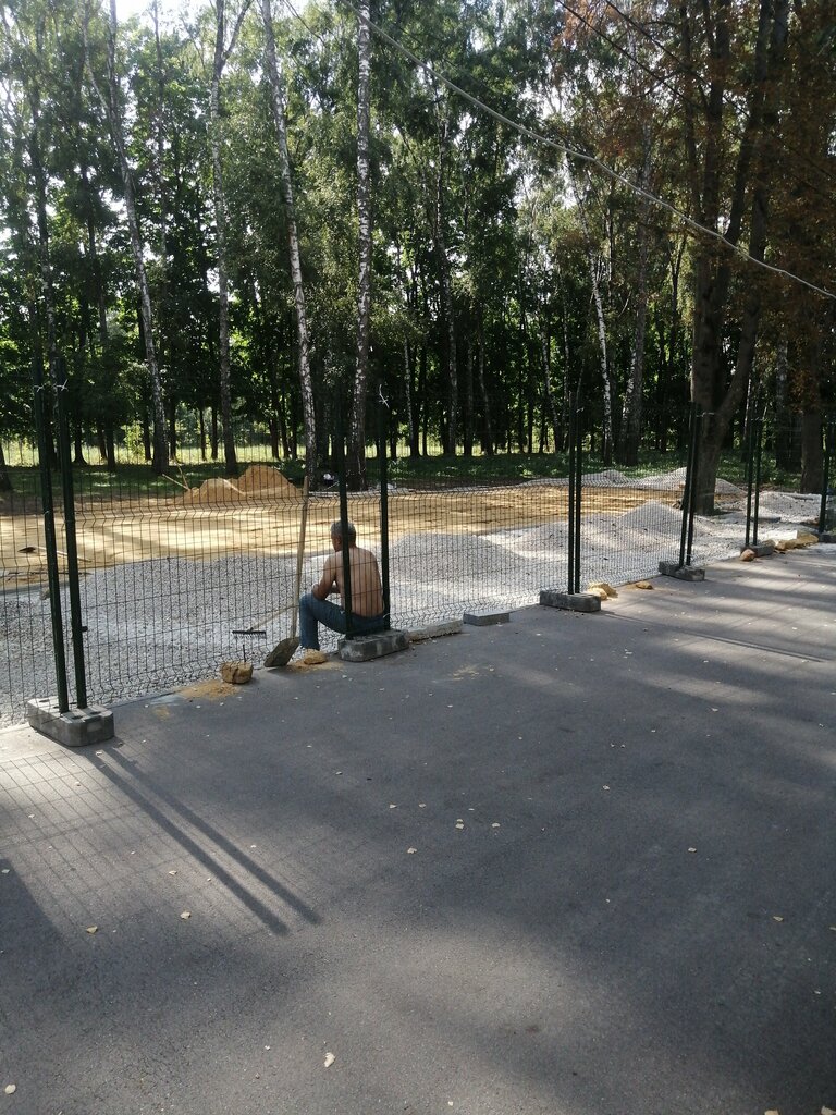 Park, sokak heykeli Мальвина, Пьеро, Артемон, Tula, foto