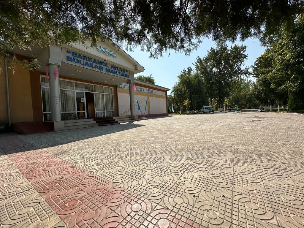 Müzik okulları ve konservatuarlar Music and Arts School No. 8, Hanabad, foto