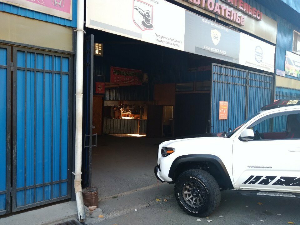 Oto döşeme U synka, Taldıkorgan, foto