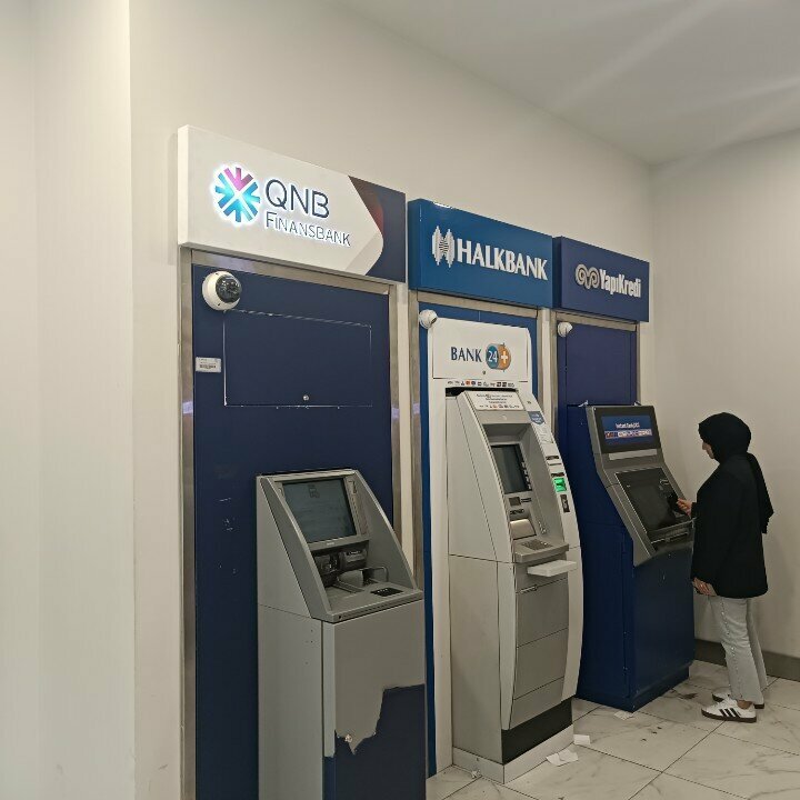 ATM'ler Yapı Kredi Bankası ATM, İstanbul, foto