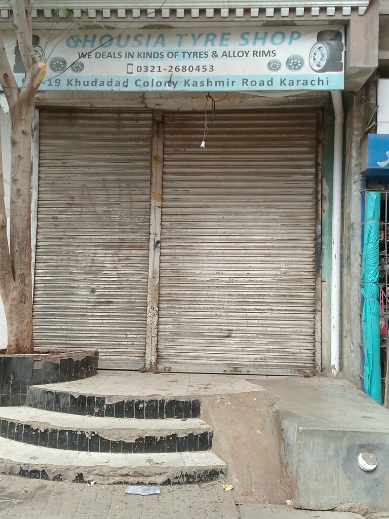 Jant ve lastikçiler Ghousia, Karaçi, foto