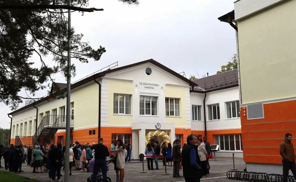 Ortaokul Maou Kulakovskaya srednyaya obshcheobrazovatelnaya shkola Tyumenskogo munitsipalnogo rayona, Tümen (Tiumenskaya) oblastı, foto
