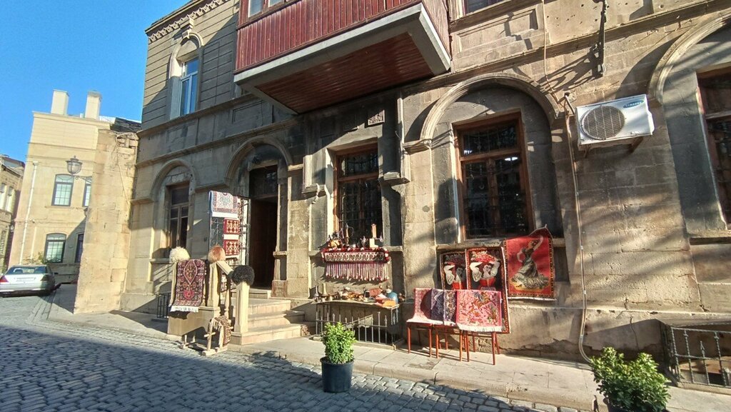 Hediyelik eşya mağazaları Магазин сувениров, Bakü, foto